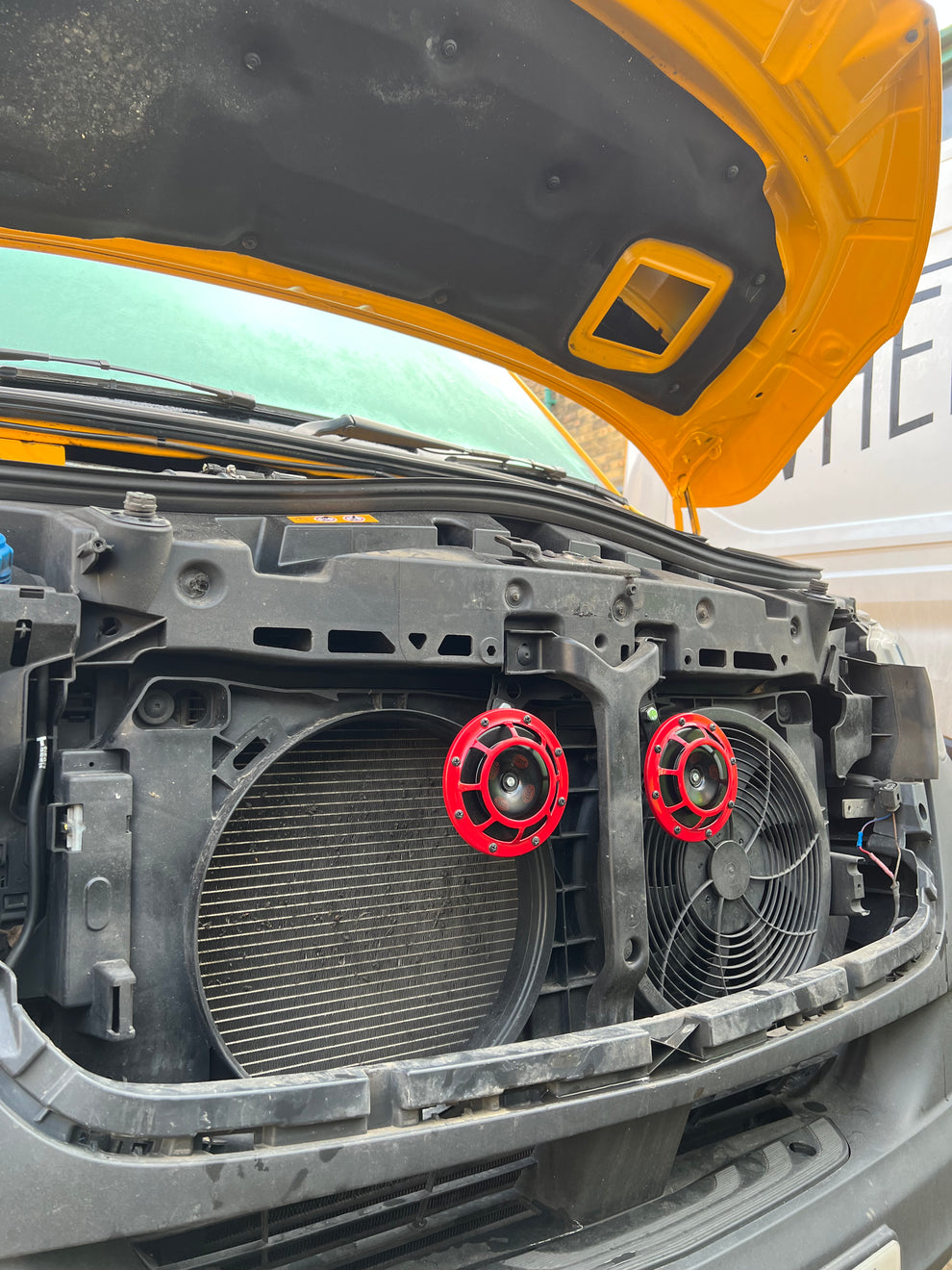 Mercedes Sprinter 907 Twin Horn Upgrade Bracket – Wheeliams