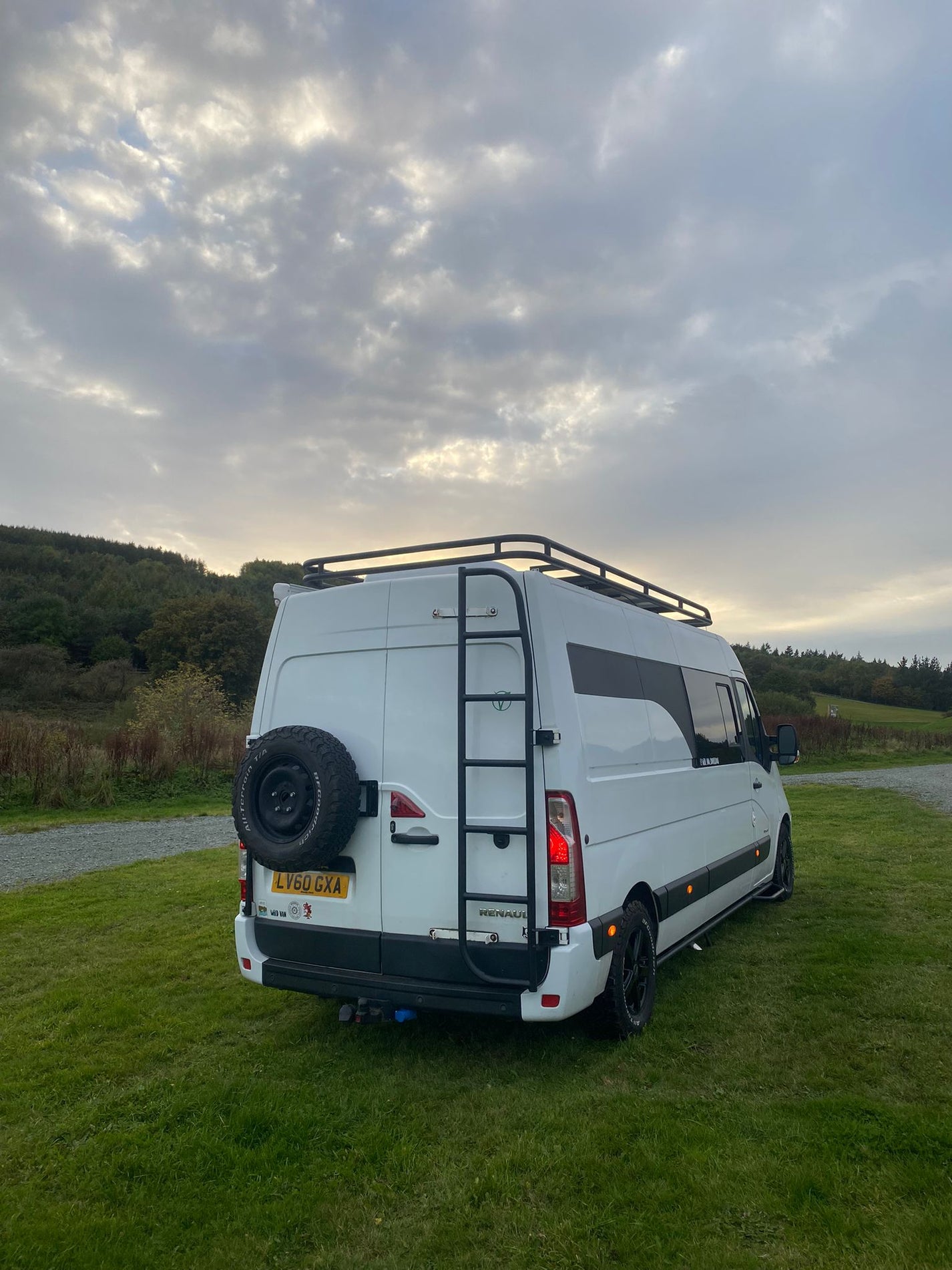 RENAULT MASTER - Rear Door Tubular Ladder - RH – Wheeliams